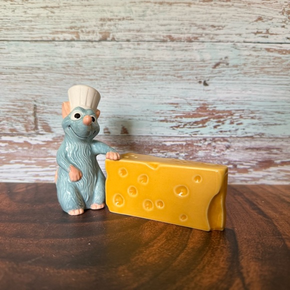 Disney | Dining | Disney Pixar Ratatouille Salt Pepper Shaker Set Remy ...